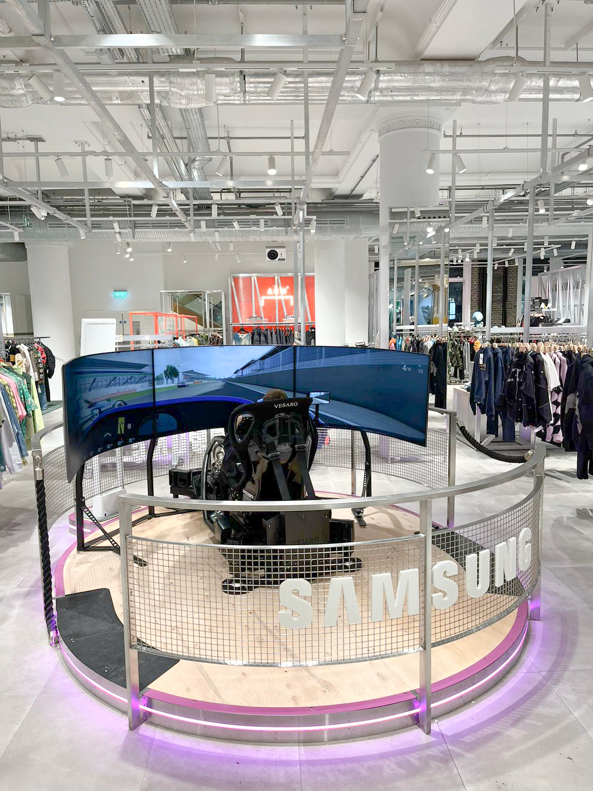 Samsung Odyssey Ark Gaming Screen Simulator and Gaming Hub demos ...