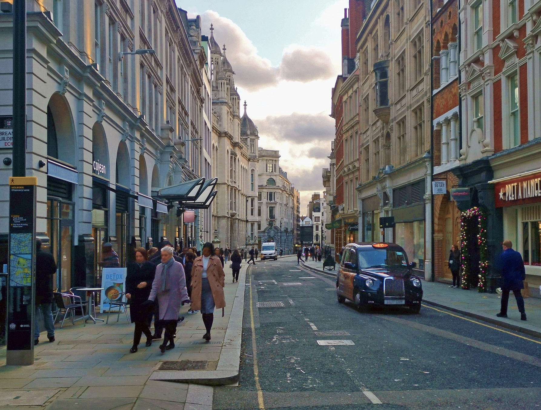 Experimental 'pedestrian priority' scheme comes to Chancery Lane ...