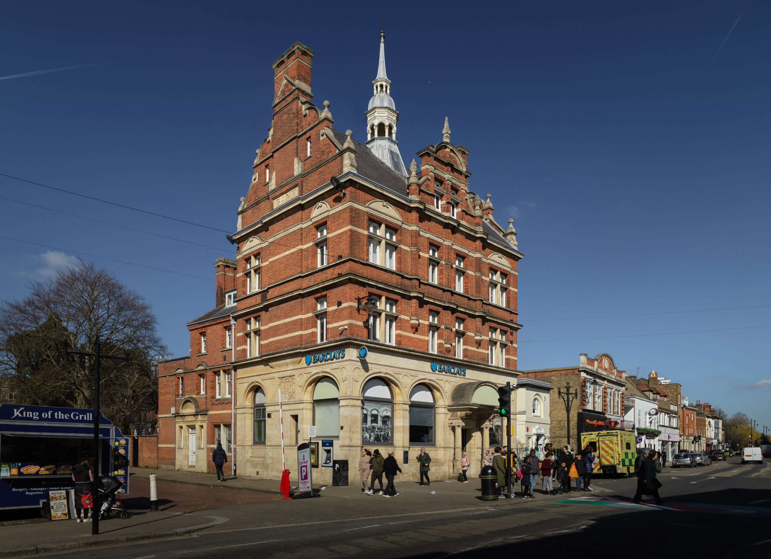 London bank home to the world's first cash machine is listed - London Post