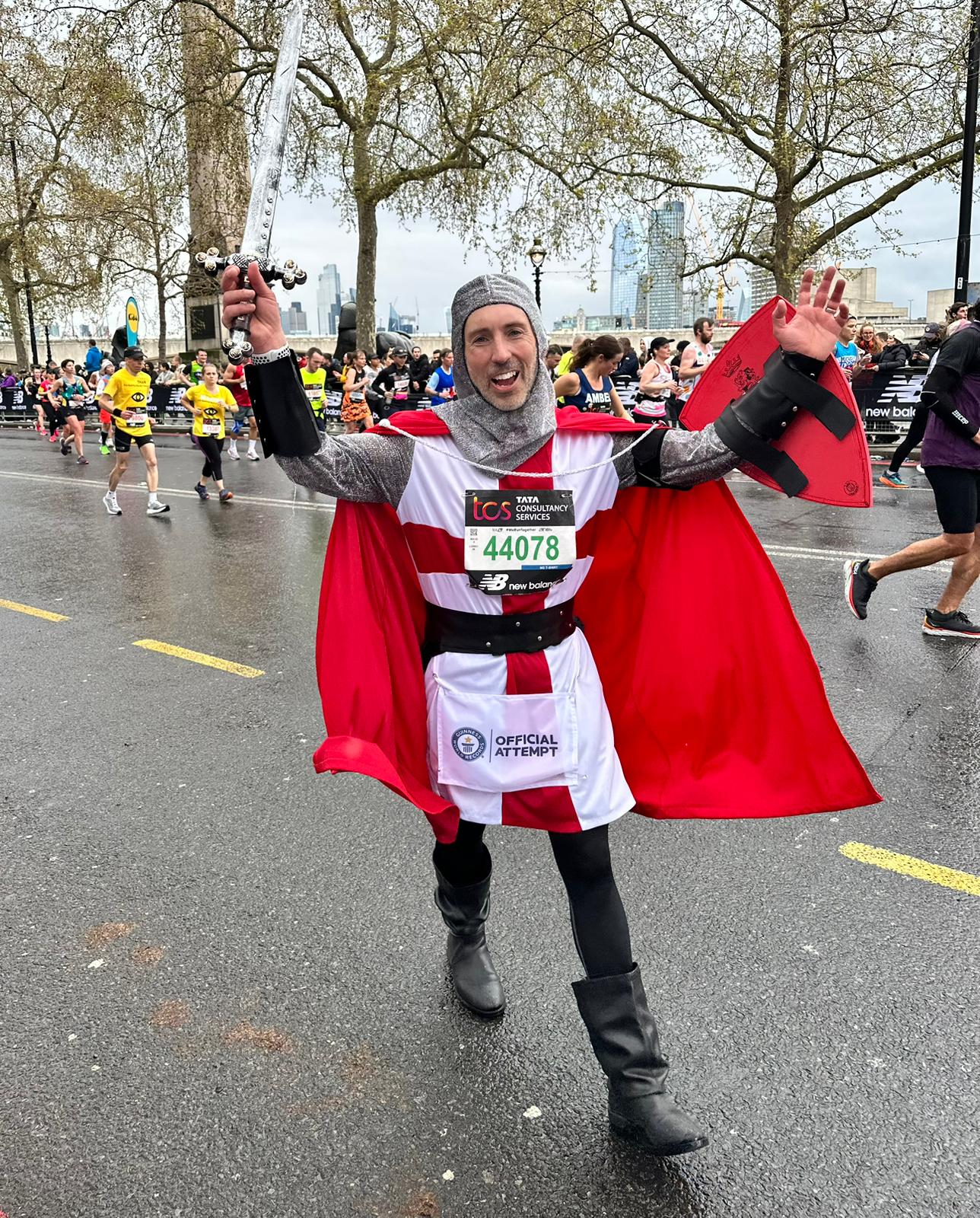 Man breaks world record by running London Marathon dressed as a knight ...