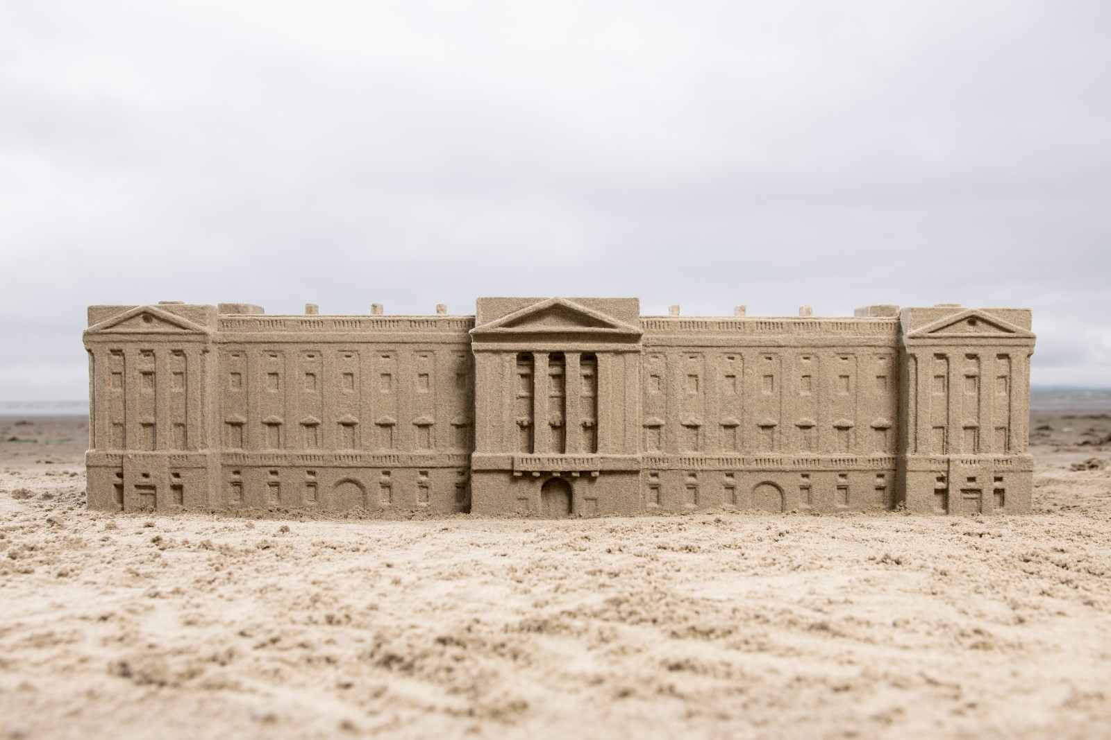 World's FIRST Buckingham Palace sandcastle bucket created to celebrate ...