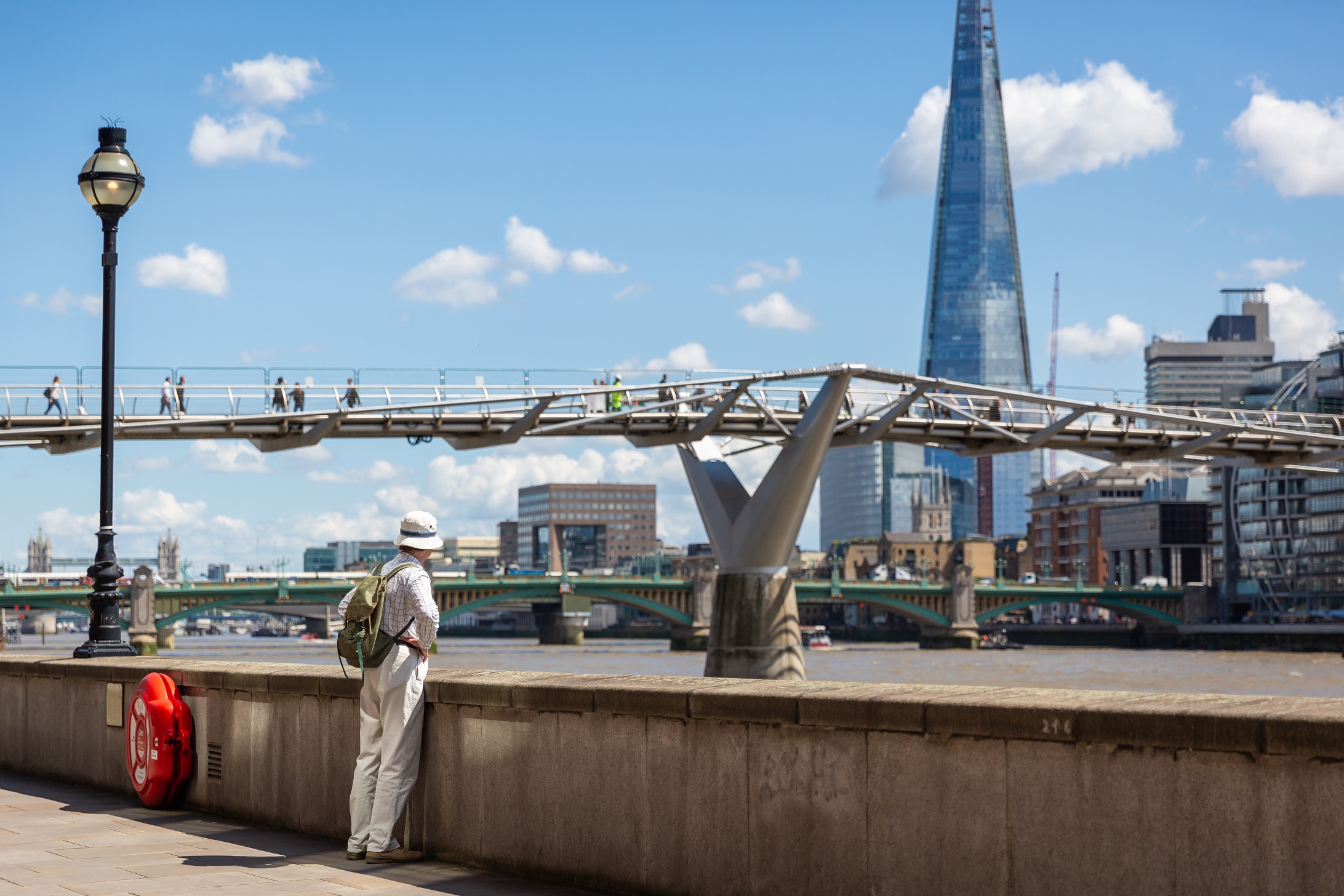 London’s famous footbridge gets revamp and clean-up - London Post