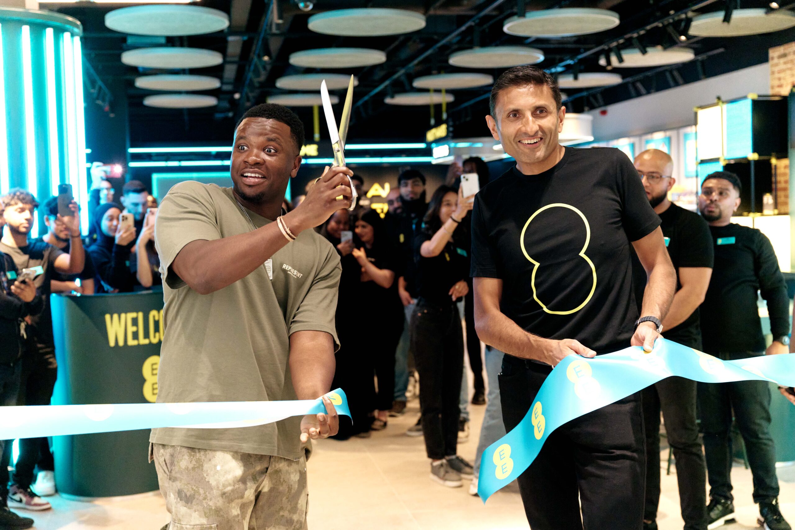 MICHAEL DAPAAH TO OPEN EE’S NEW EXPERIENCE STORE IN WESTFIELD STRATFORD ...