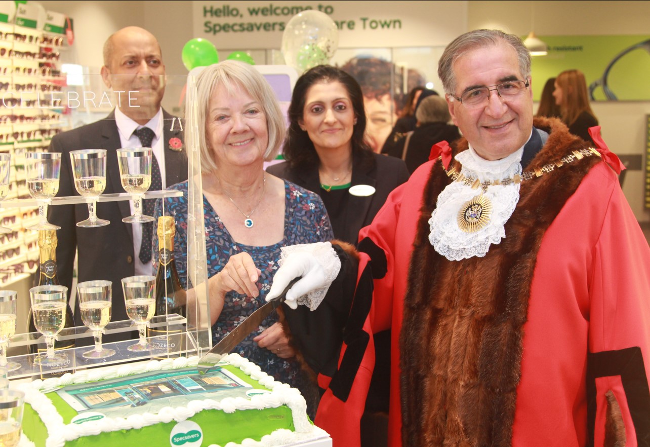 Specsavers Edgware Town celebrate new store with the Mayor of Barnet ...
