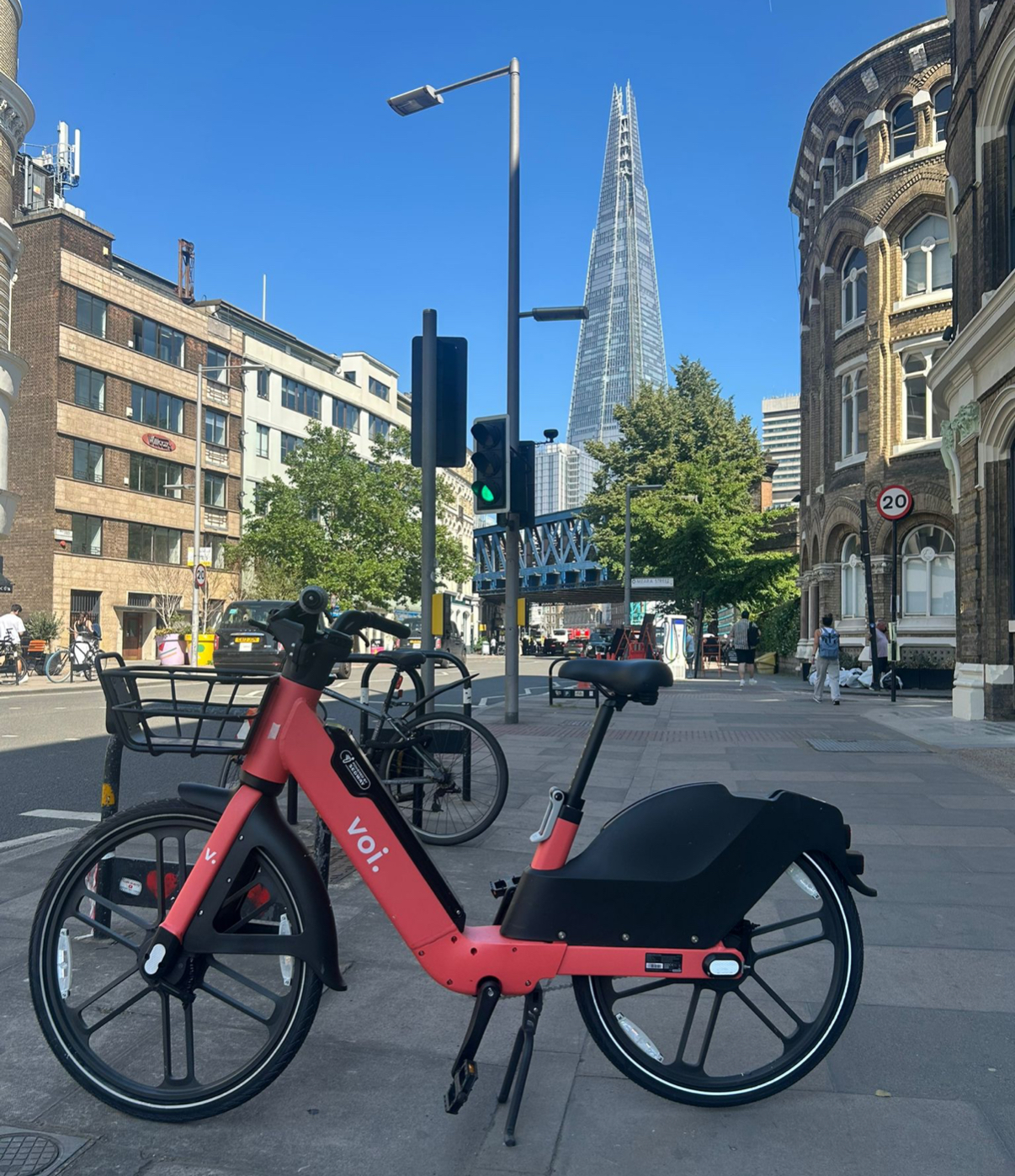 More ways to ride: Voi e-bikes now available on FREENOW app in London ...